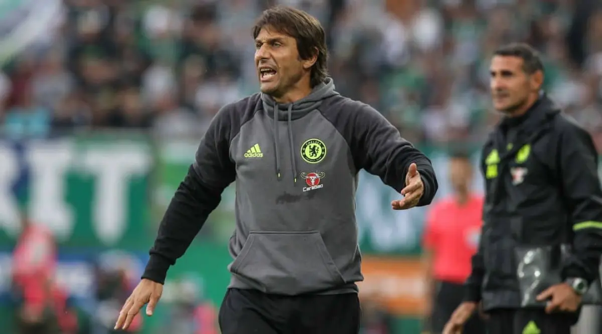 Centre-back addicts Chelsea chase Lazio star in January