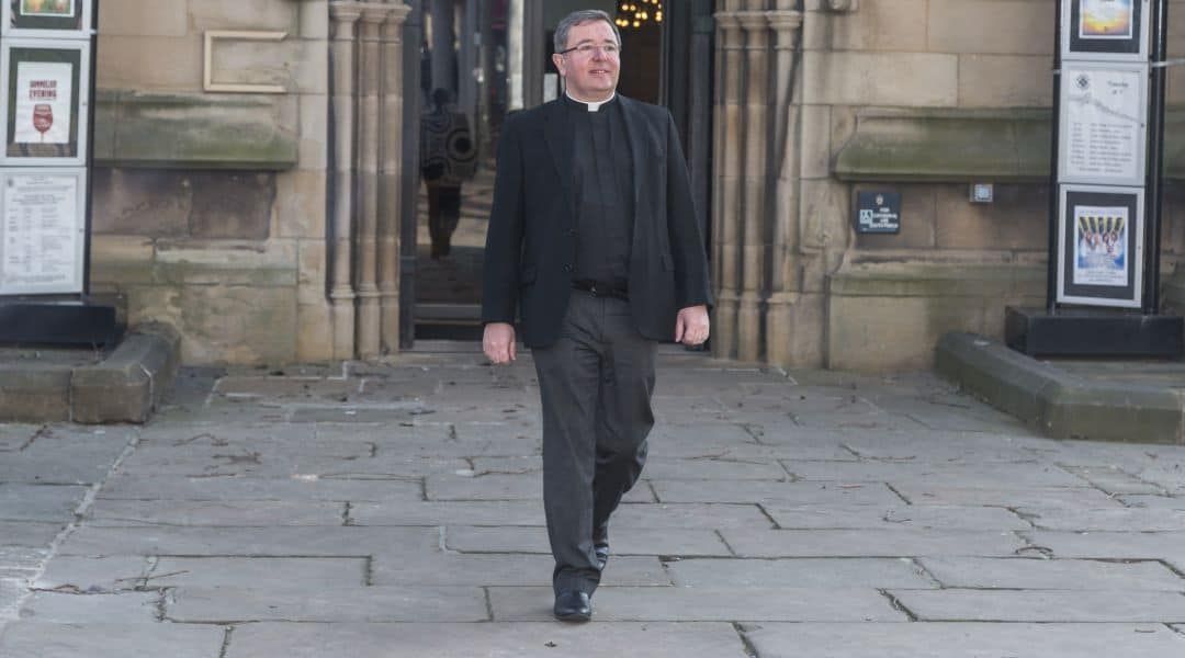 Cathedral Dean praying for Godsmejudge in Grand National